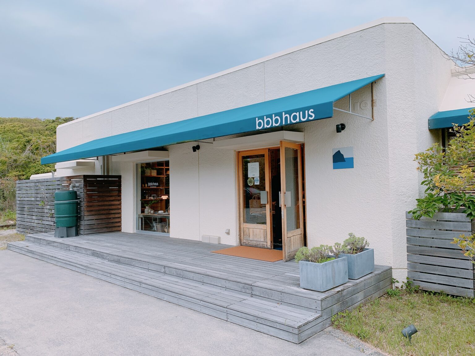 糸島観光土産も買える！海辺のゲストハウス【bbb haus(スリービーハウス)】 | FOR