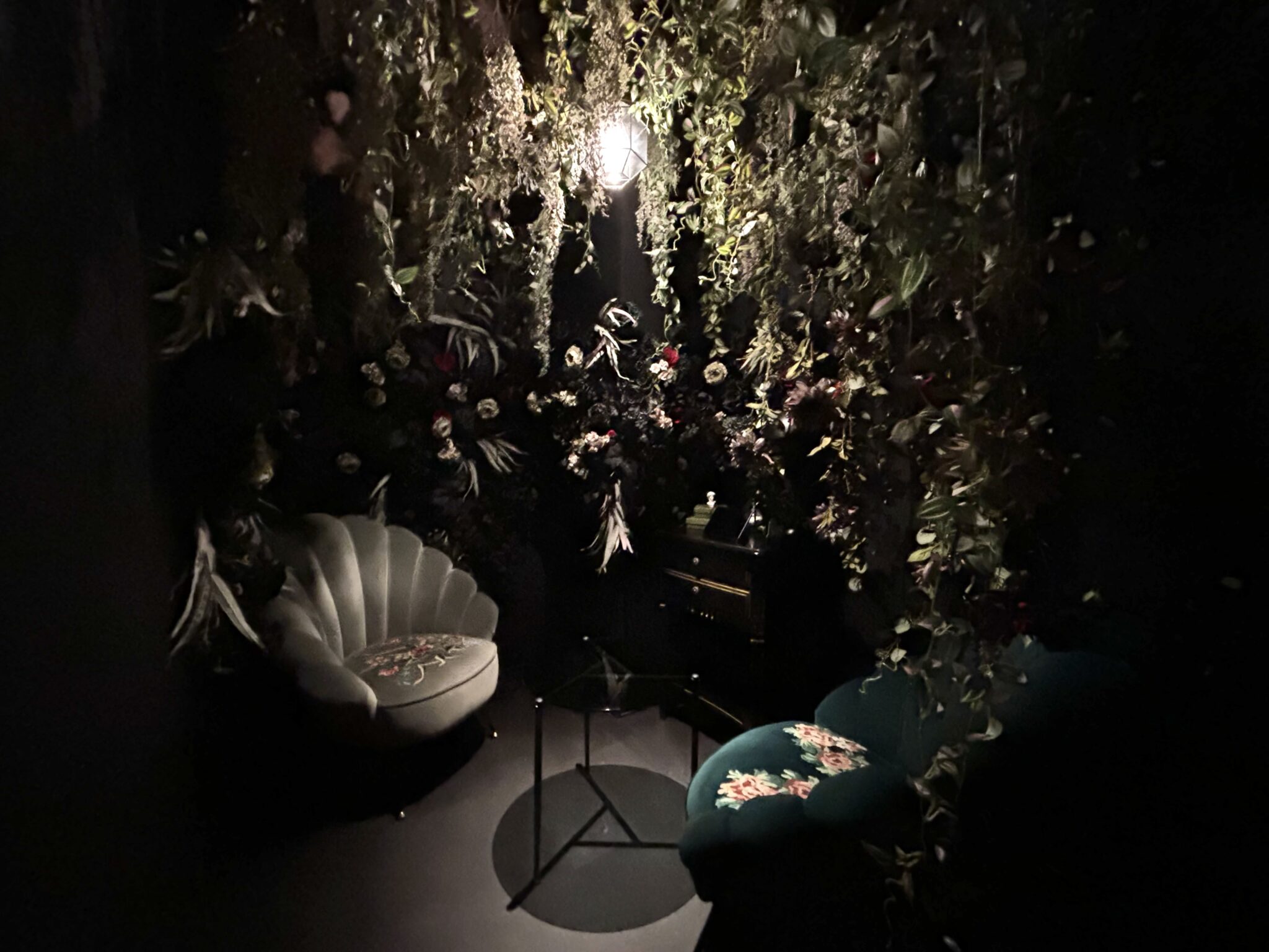 【博多】話題の全個室カフェ『black whitee』 | FOR